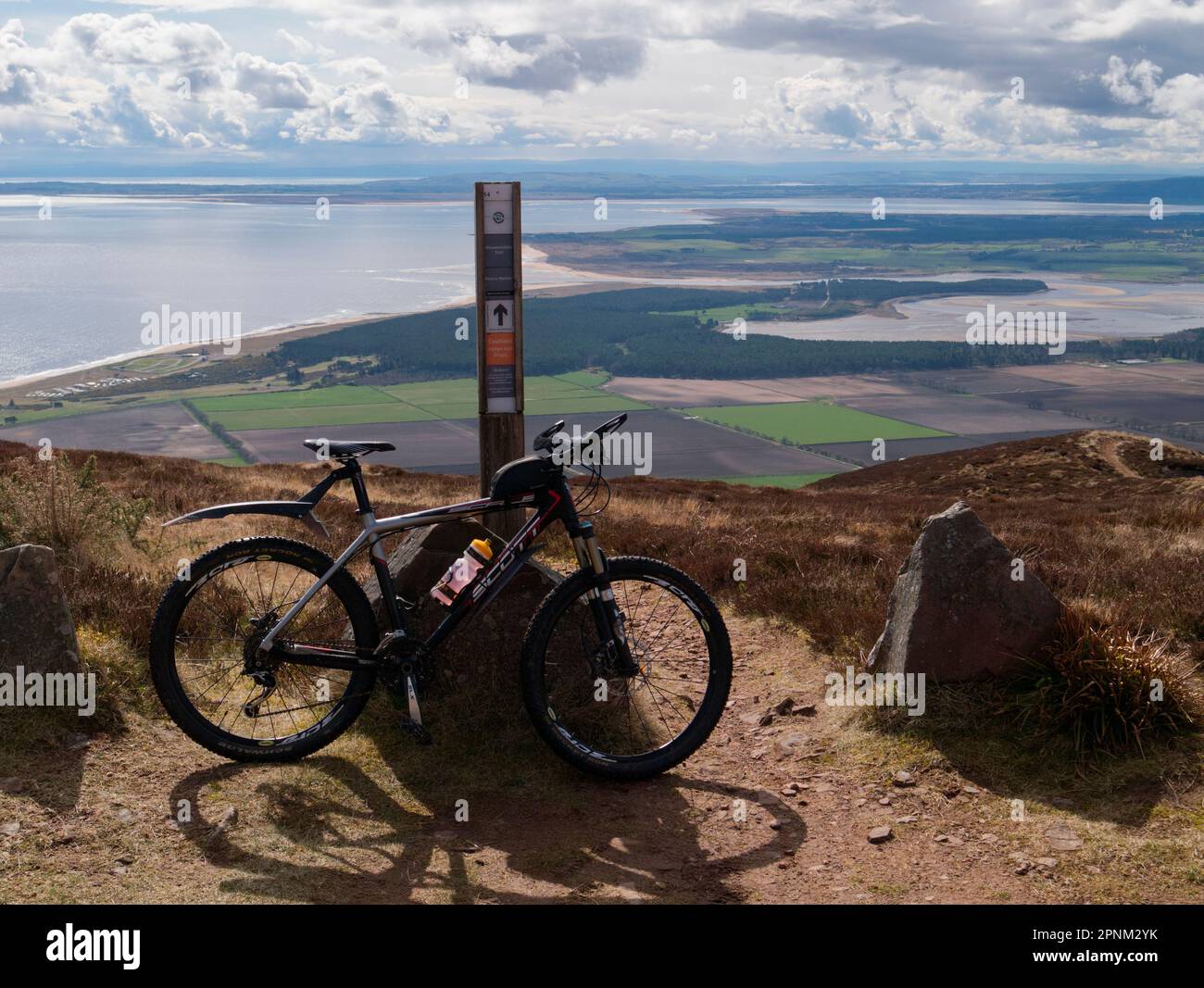 Start of black singletrack mountain bike trail, Golspie, Sutherland ...