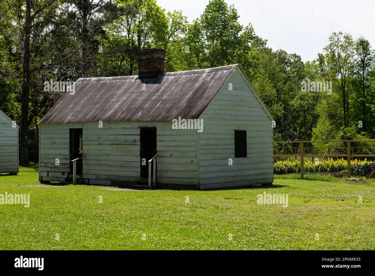 Magnolia plantation slave quarters hi-res stock photography and images - Alamy