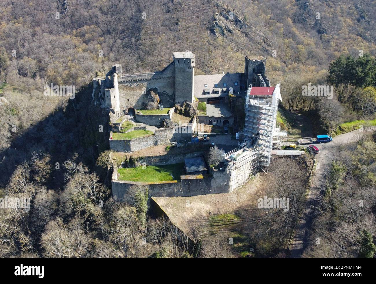 Hohenstein, Germany. 05th Apr, 2023. On a rough rock of the Aartal lies ...