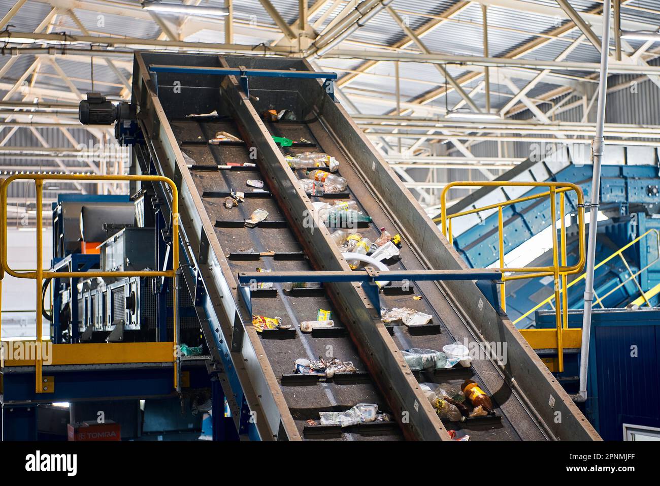 Rubbish recycling on conveyor belt hi-res stock photography and images - Alamy