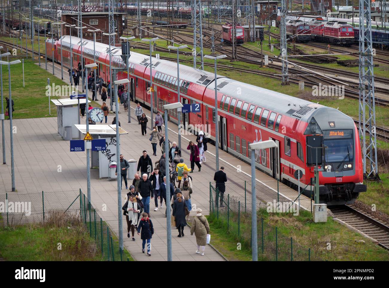 19 April 2023, Brandenburg, Wustermark/Ot Elstal: The regional train ...