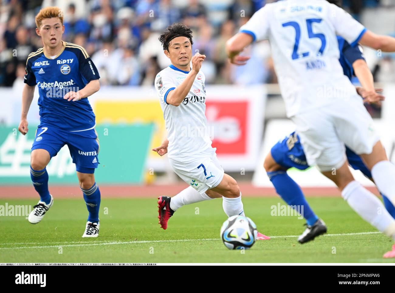 Tokyo, Japan. 16th Apr, 2023. FC Machida Zelvia's Shunta Araki, left, and Oita Trinita's Tsukasa ...