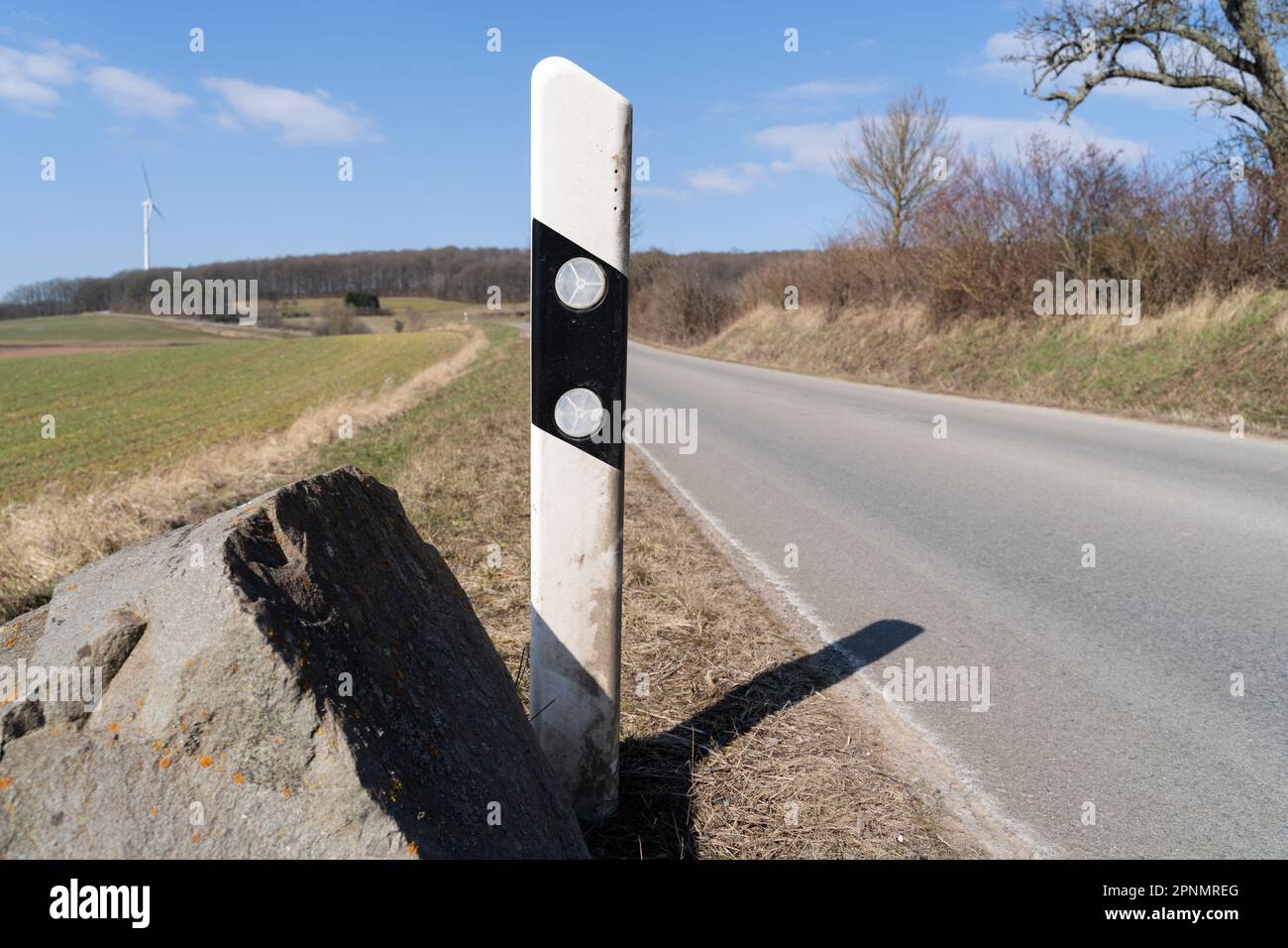 Road edge marker hi-res stock photography and images - Alamy