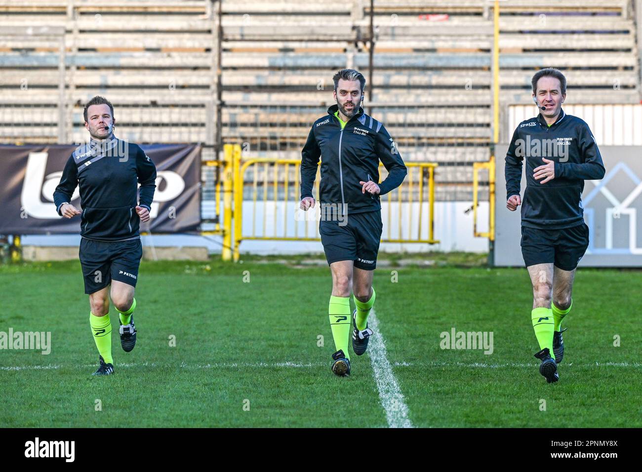 Warming-up assistant referee Yannick Wouters , referee Christophe ...