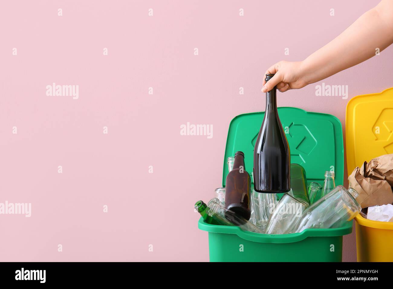 Pink recycling bin hi-res stock photography and images - Alamy