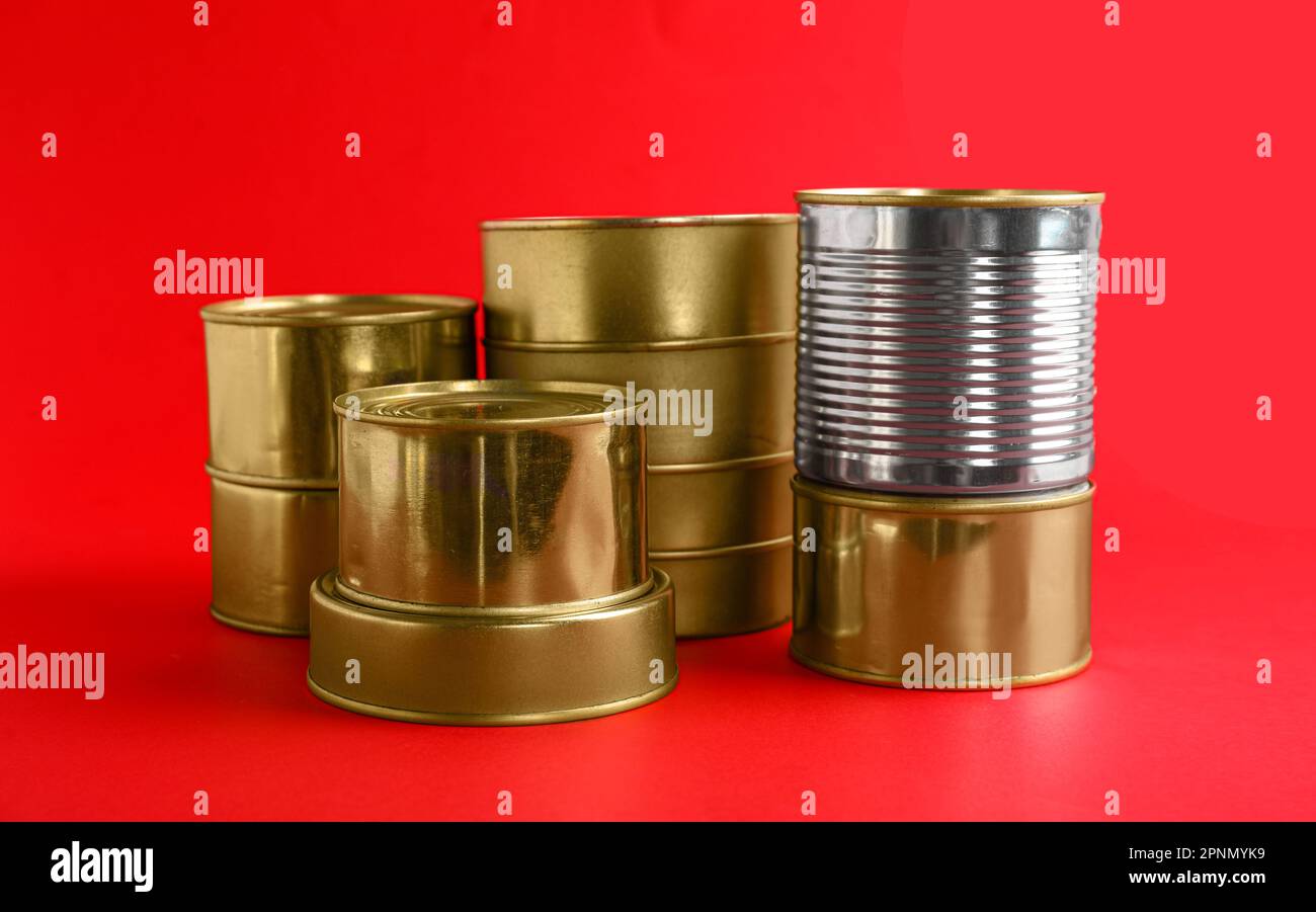 Stacks of tin cans hi-res stock photography and images - Alamy