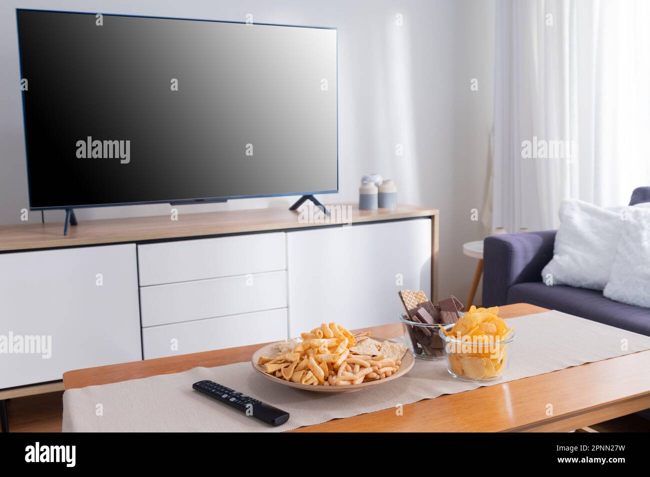 Empty tv hi-res stock photography and images - Alamy