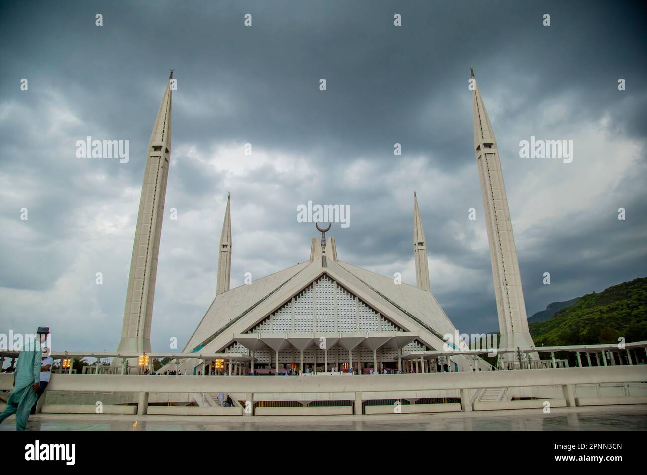 The Shah Faisal Mosque (Masjid) Cloudy day, The Modern Islamic ...