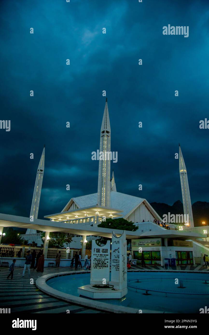 The Shah Faisal Mosque (Masjid) Cloudy day, The Modern Islamic ...