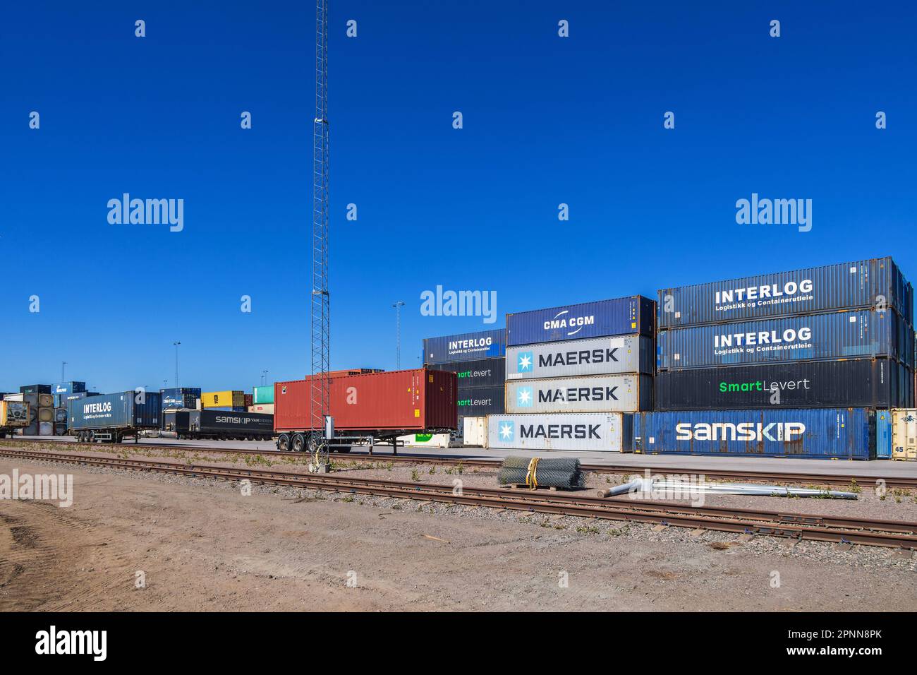 Industrial area shipping containers hi-res stock photography and images ...