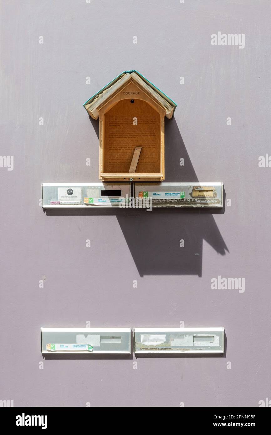 Book nest box hi-res stock photography and images - Alamy
