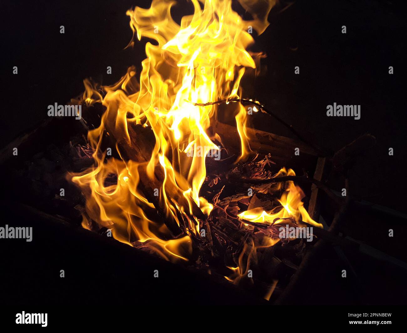 Close-up image of fire on black background Stock Photo - Alamy