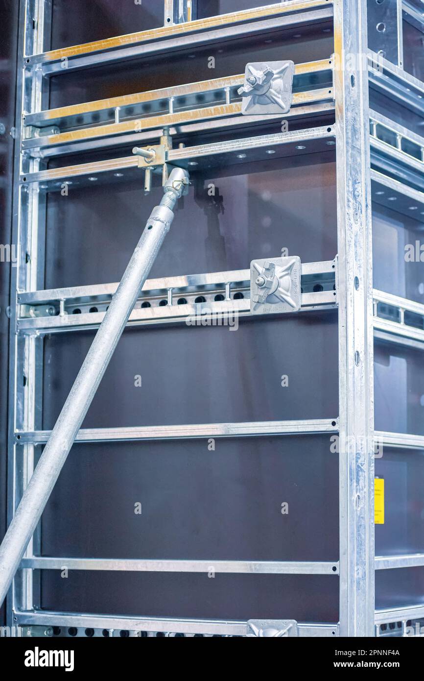 Monolithic frame hi-res stock photography and images - Alamy