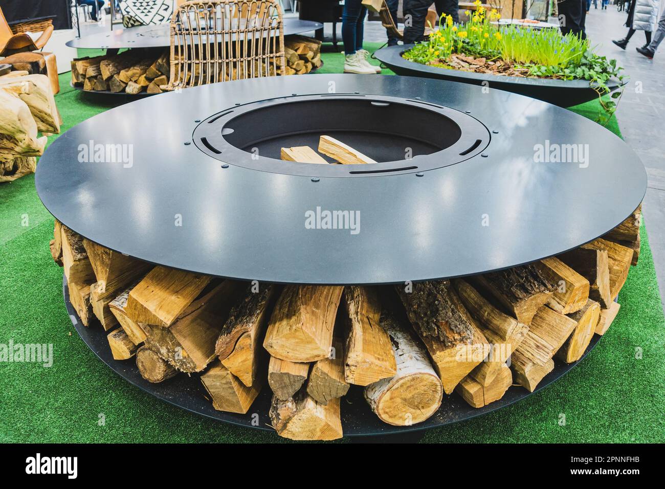 Garden hearth, Garden barbecue, with a dining area, a central grill and ...