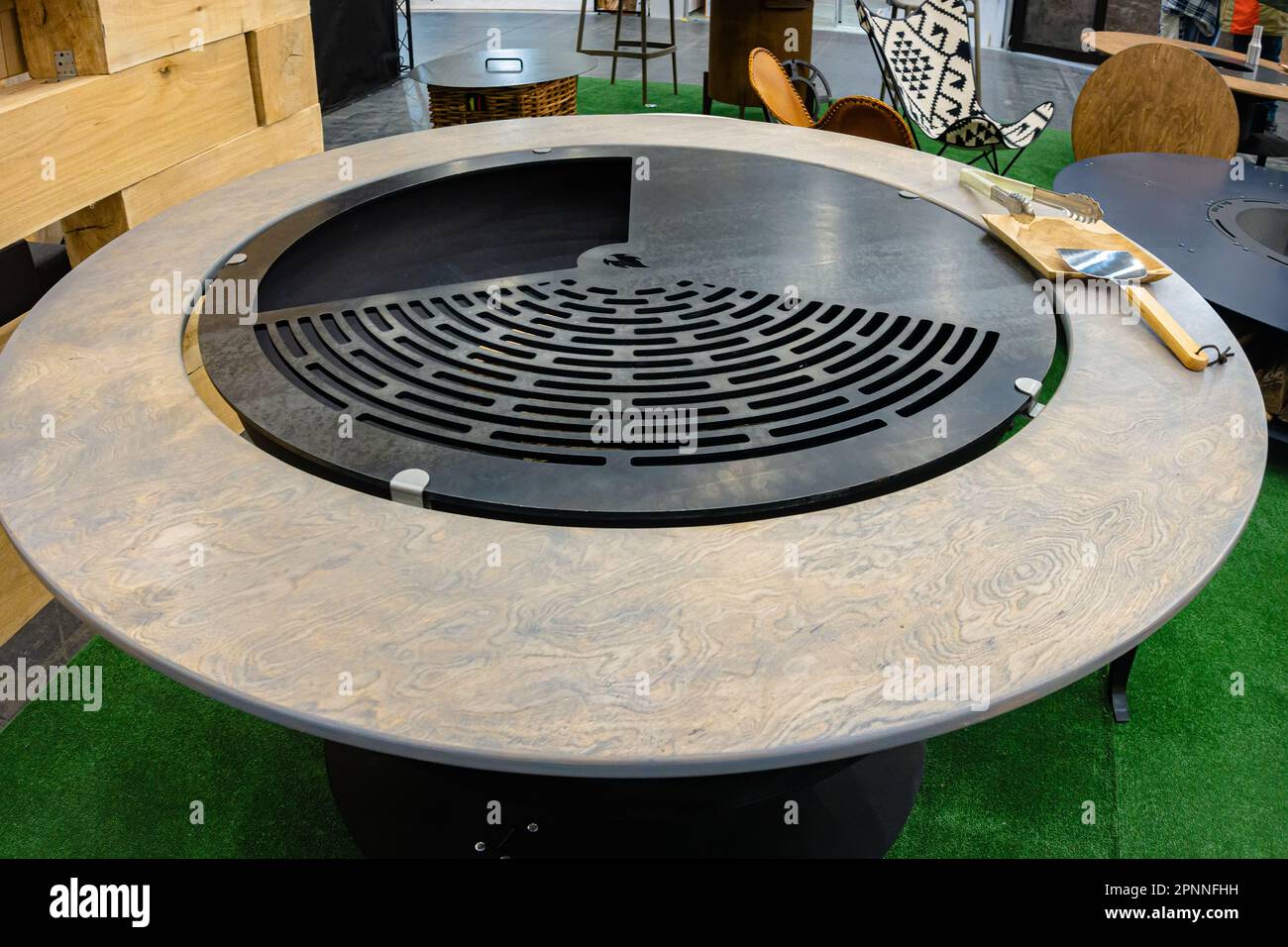 Garden hearth, Garden barbecue, with a dining area, a central grill and ...