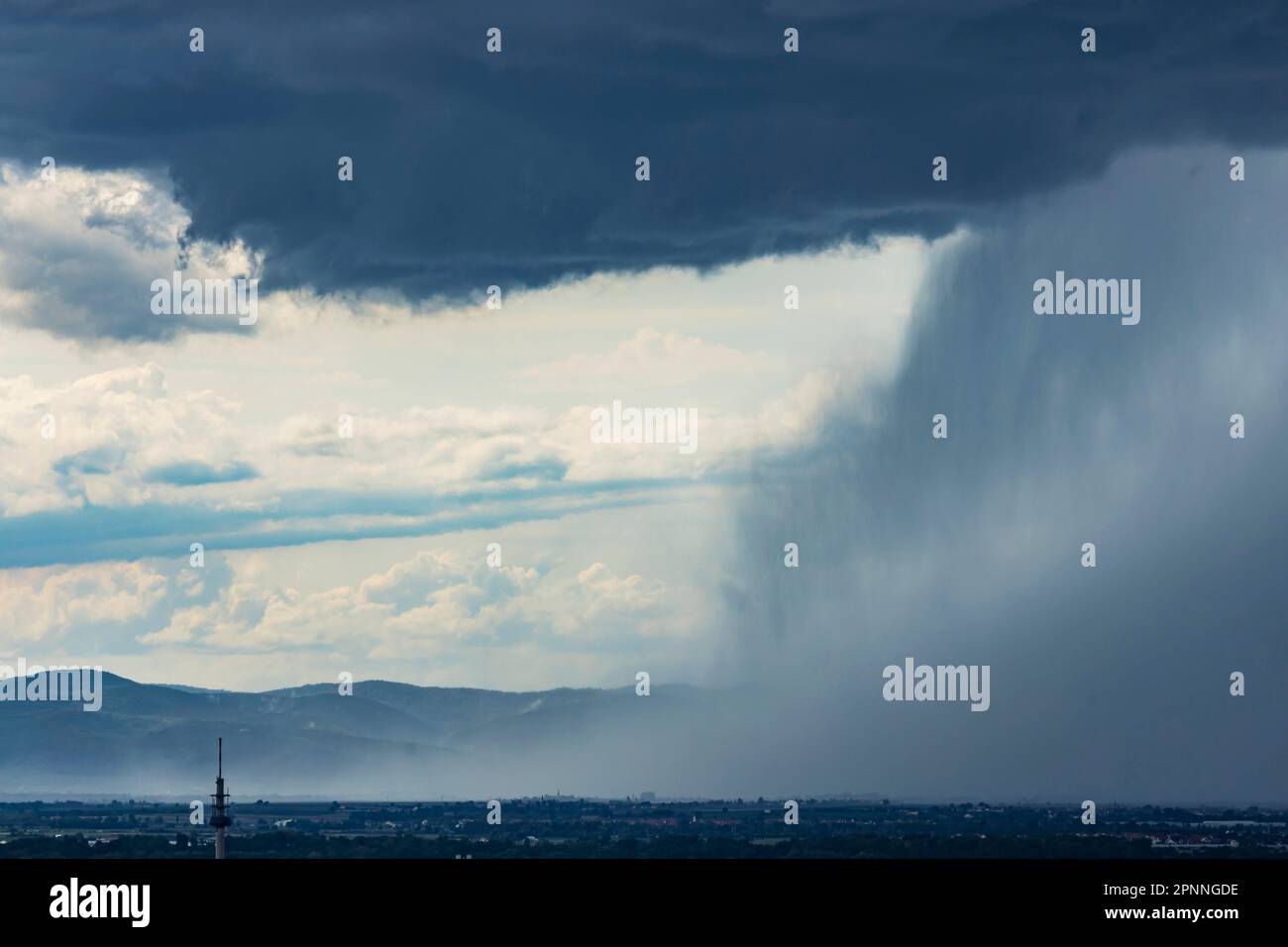 Rain over city hi-res stock photography and images - Alamy