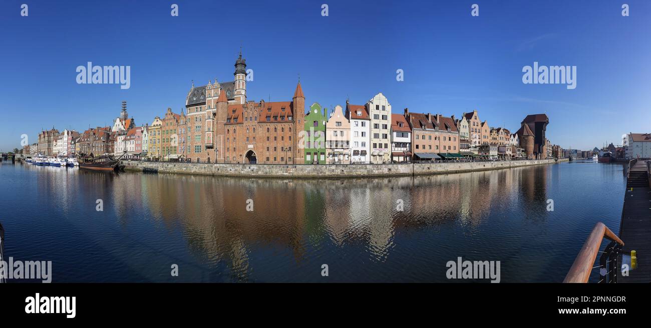 City view of Gdansk, view over the river Motlau to the old town with ...