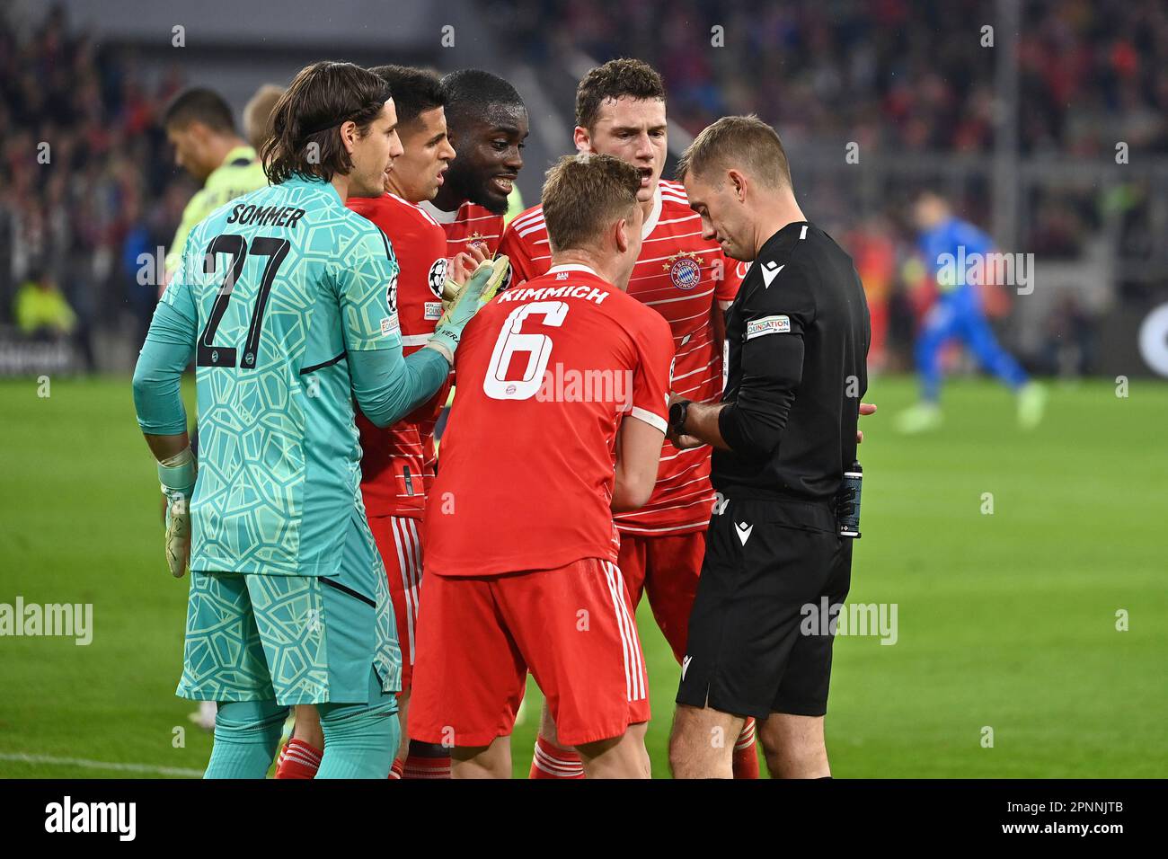 Bayern players talk after penalty kick decision on referee Clement ...