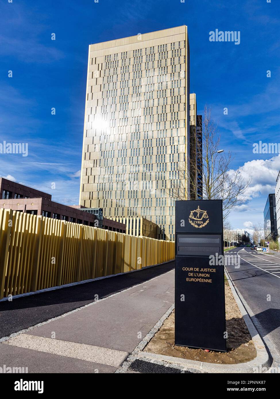Office towers court justice hi-res stock photography and images - Alamy
