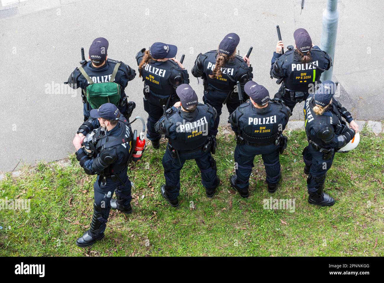 On duty uniformed police officer hi-res stock photography and images ...