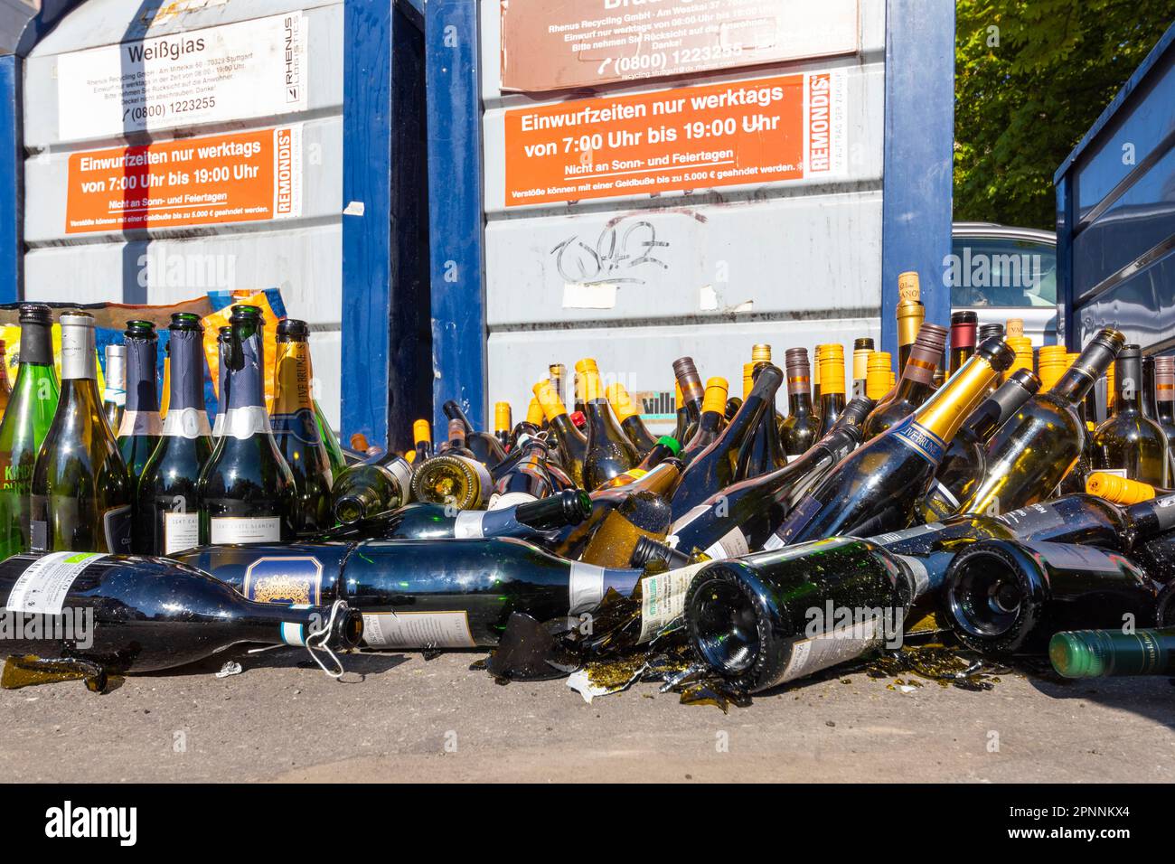Containers for used glass, bottle containers are full, empty bottles ...