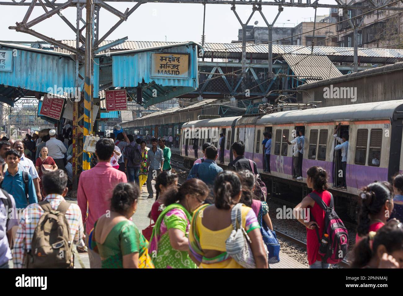 Crowded trains and passengers at MASJID STATION of the Central Line ...
