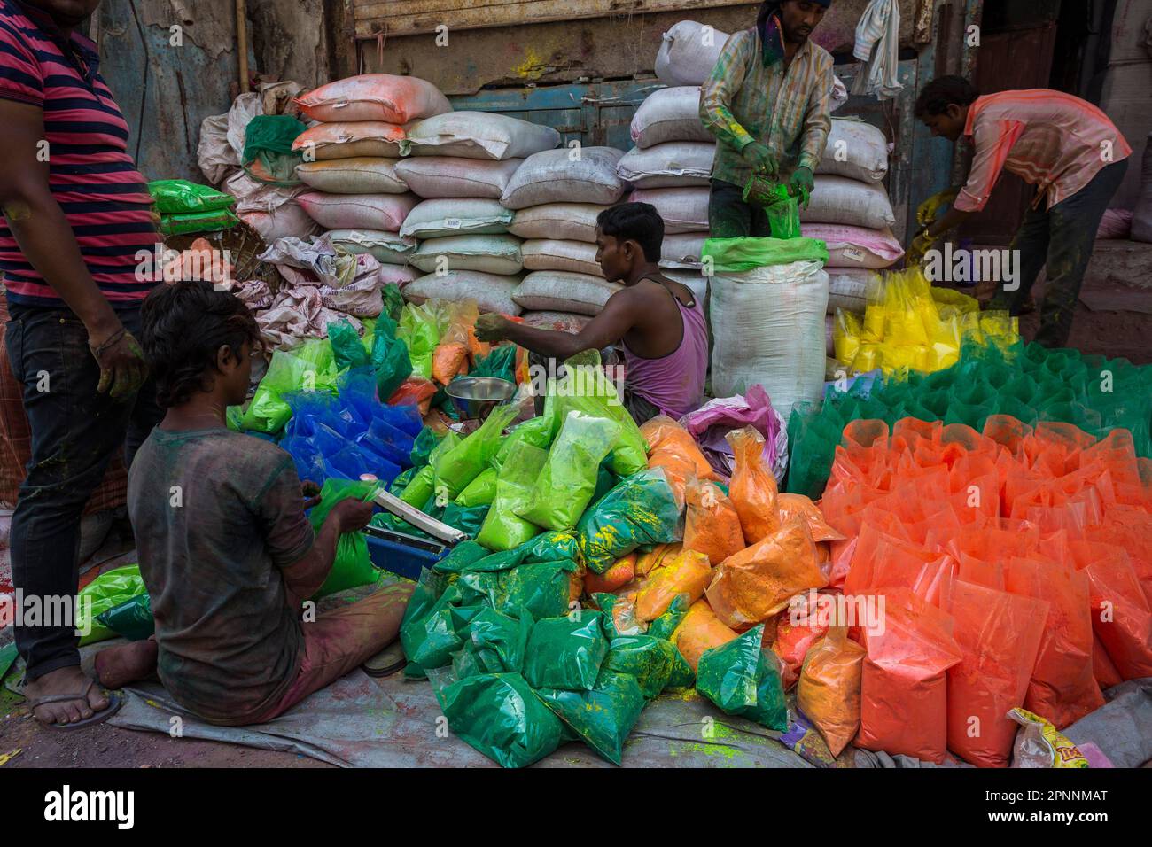 Soon it will be the Indian spring festival Holi Festival, traditional ...