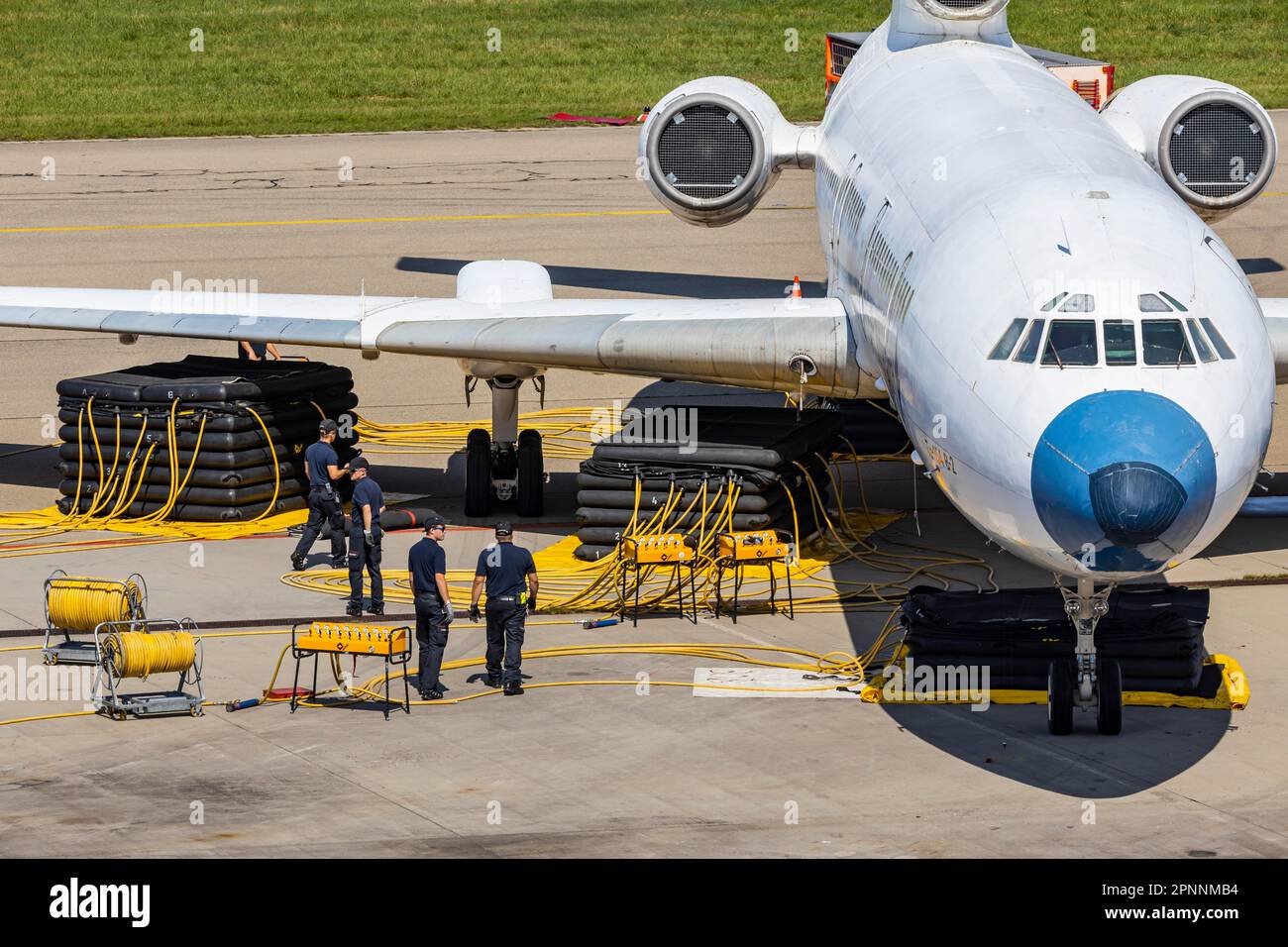 Airport fire brigade, training on a training aircraft with lifting bags ...