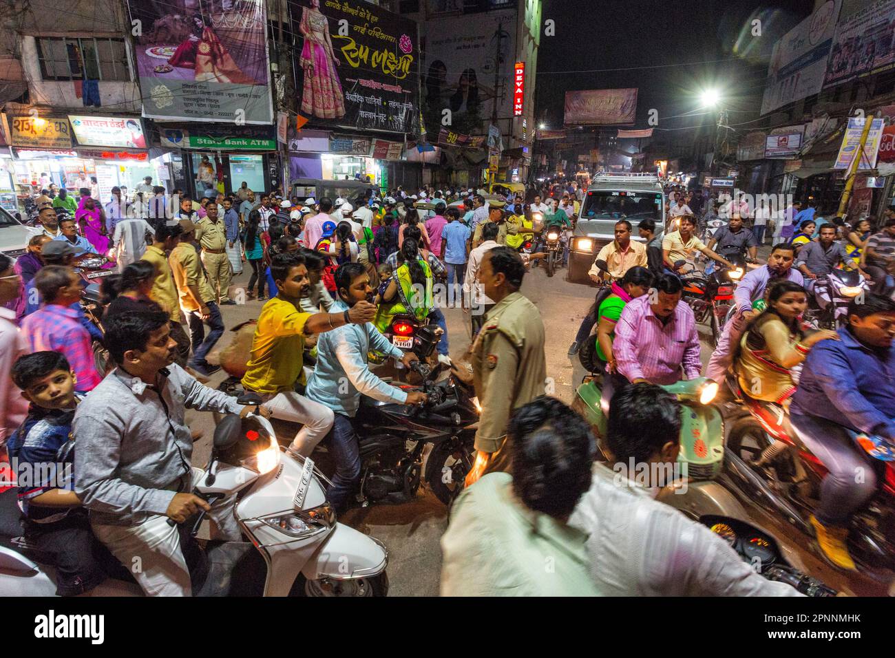 Huge rush hi-res stock photography and images - Alamy