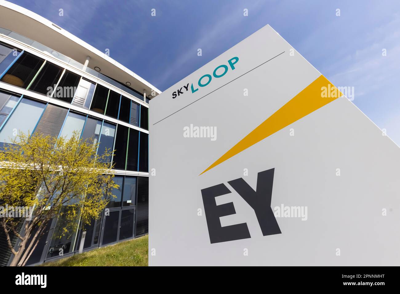 SkyLoop building at the airport, Ernst & Young headquarters ...