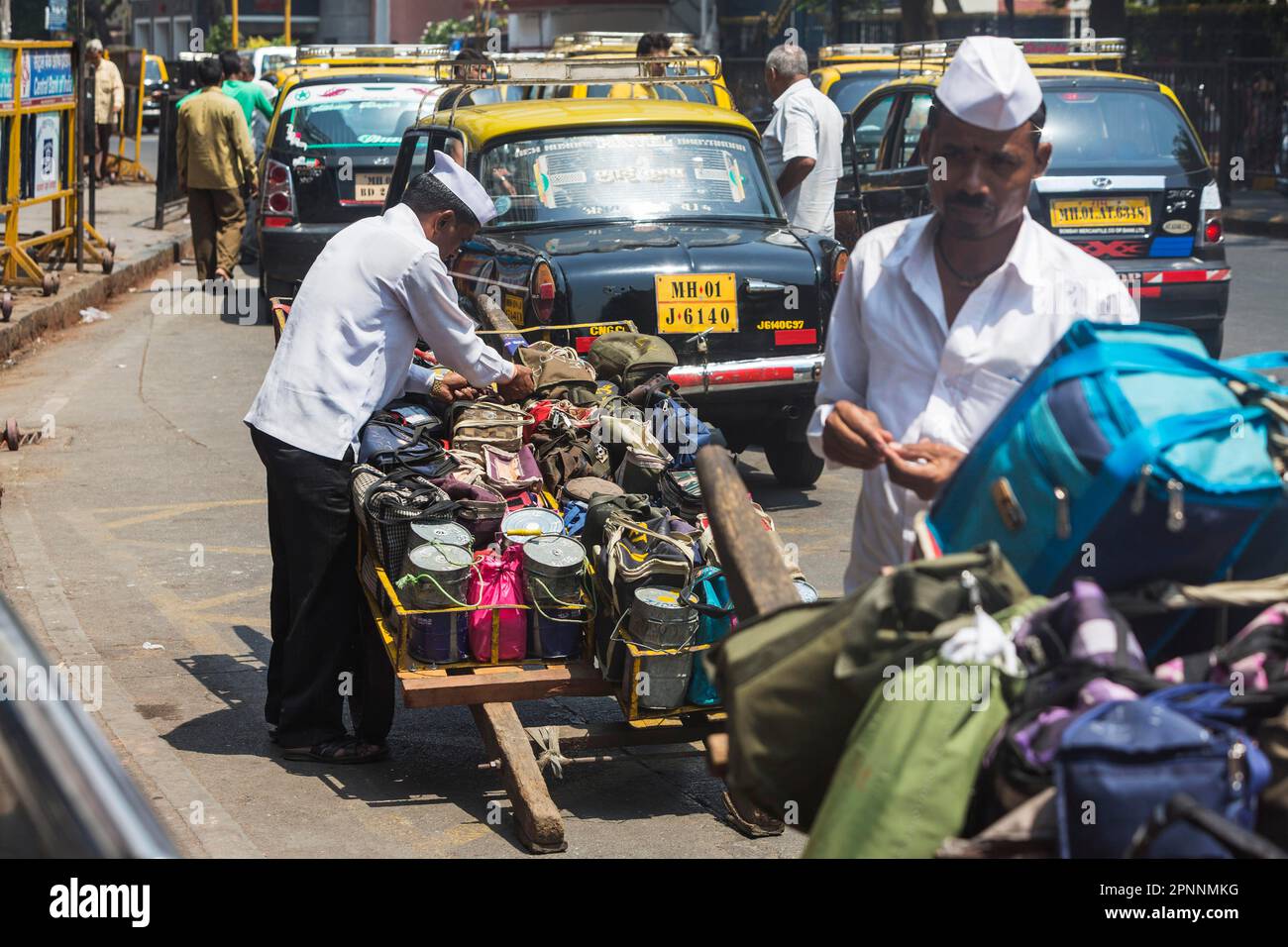 Around 5000 dabbawalas bring office workers their daily lunch with ...