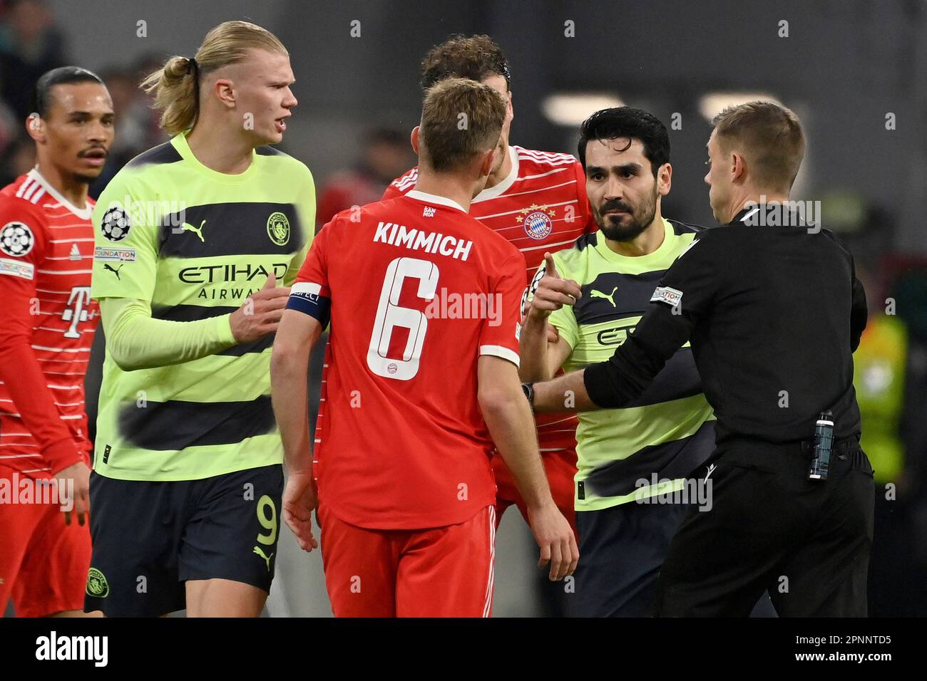 Munich, Deutschland. 19th Apr, 2023. Dispute, dispute, tussle between ...