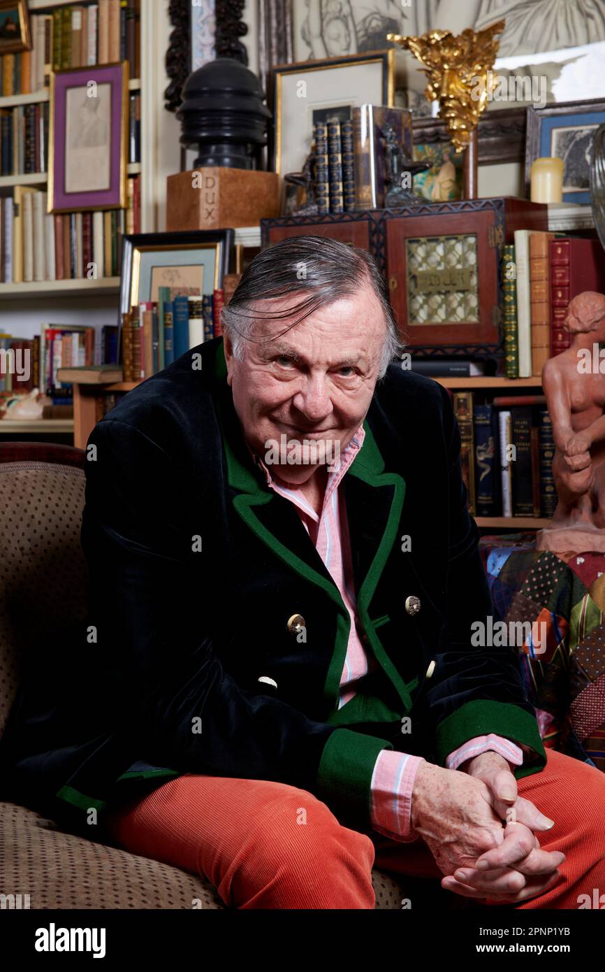 Barry humphries sandy stone hi-res stock photography and images - Alamy