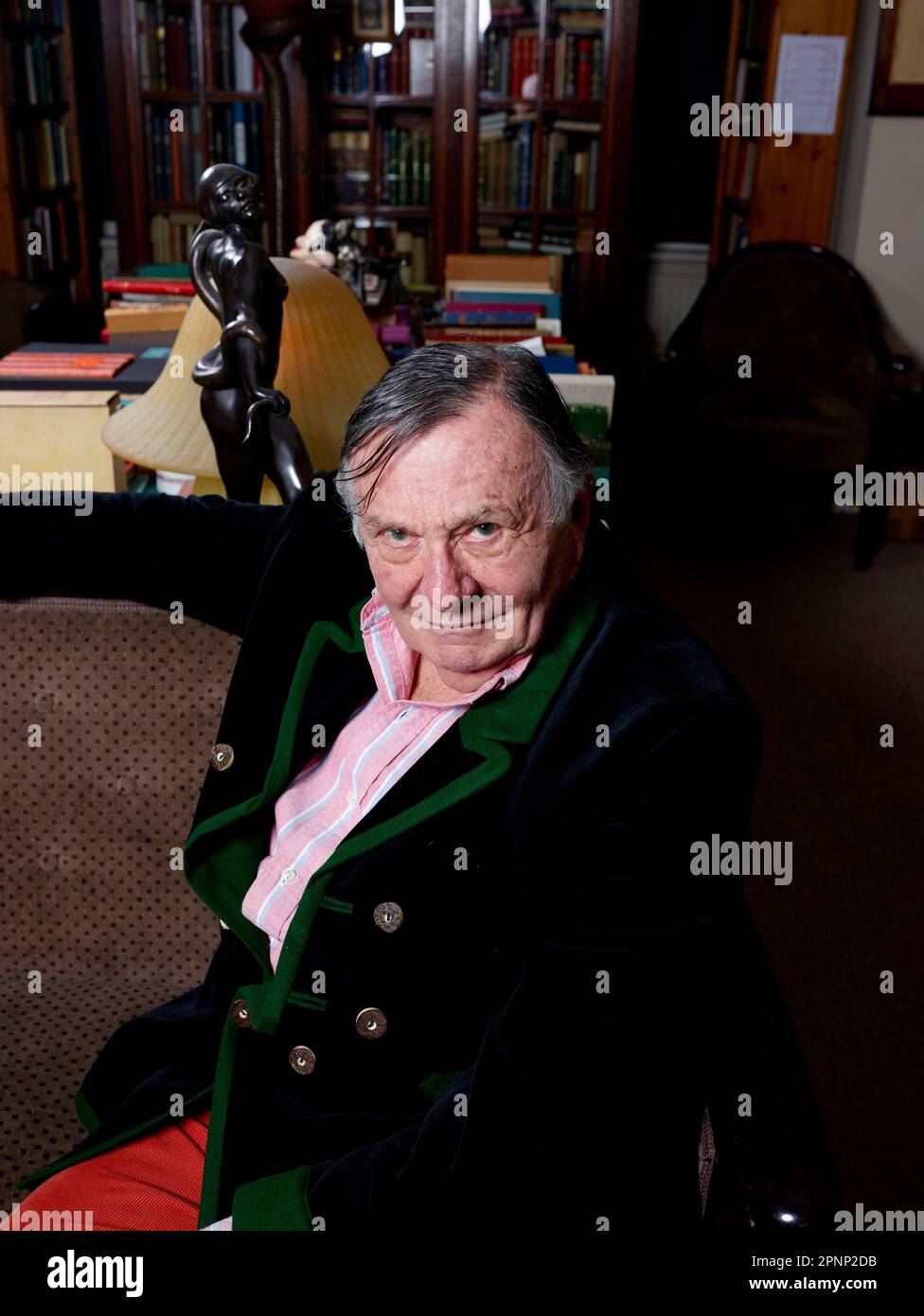 Barry humphries sandy stone hi-res stock photography and images - Alamy