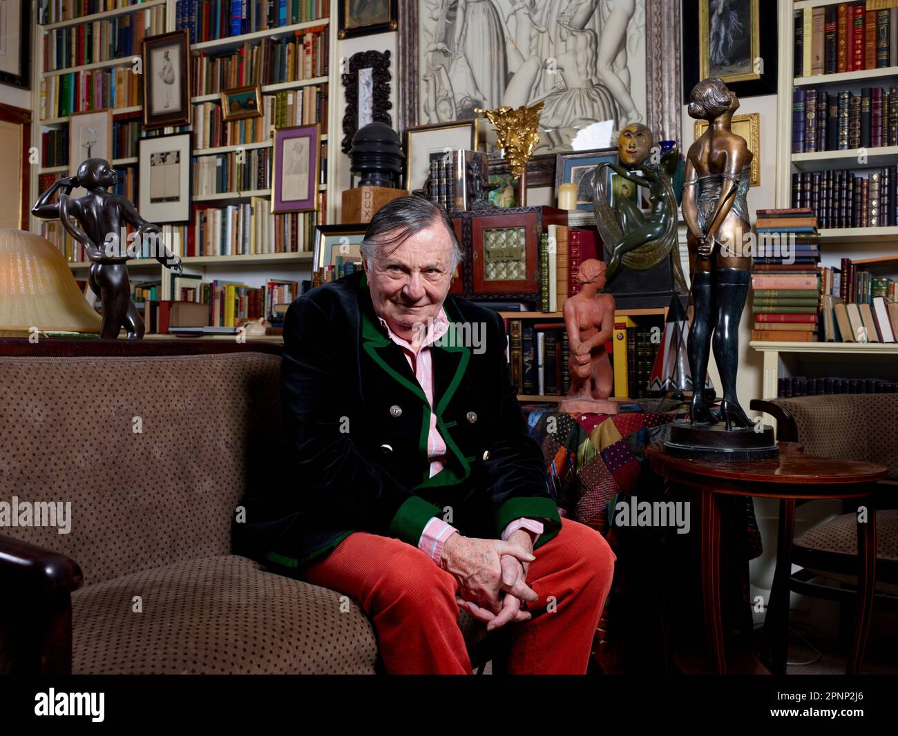 Barry humphries sandy stone hi-res stock photography and images - Alamy