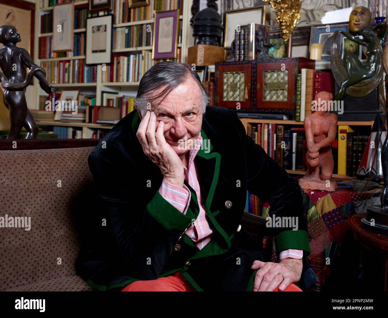 Barry humphries sandy stone hi-res stock photography and images - Alamy