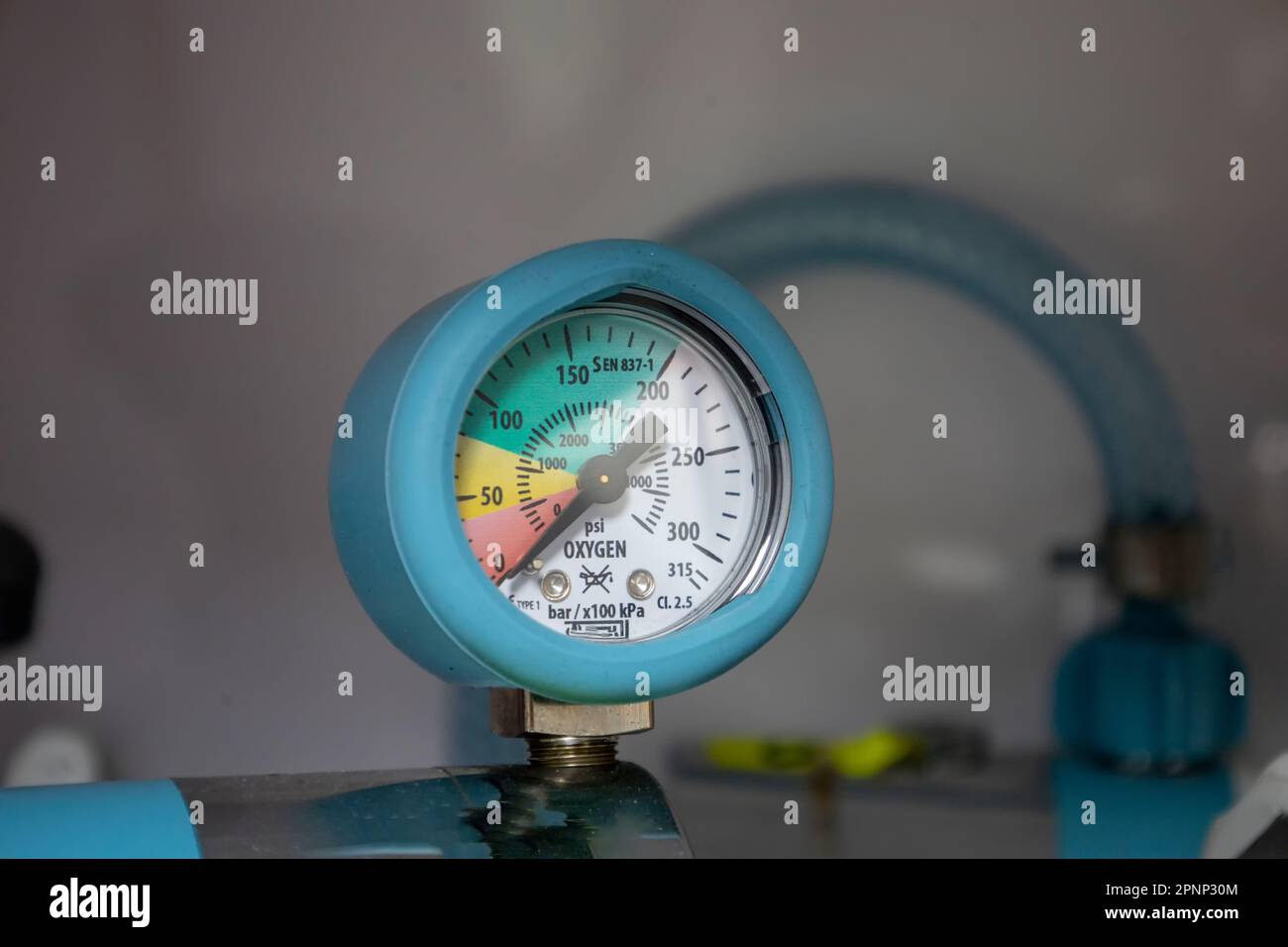 Reducer for medical oxygen in an ambulance Stock Photo - Alamy