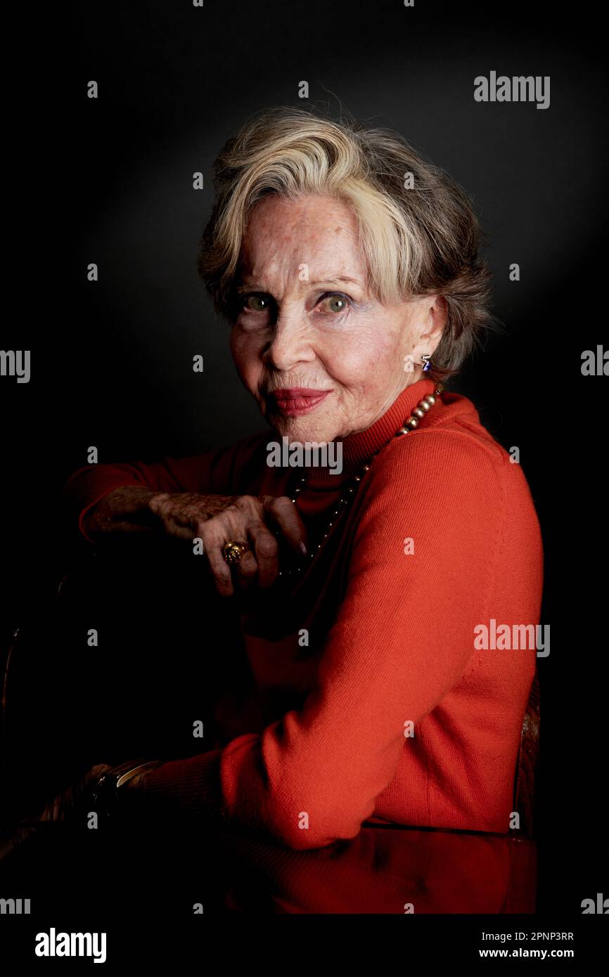 Leslie caron peter hall hi-res stock photography and images - Alamy