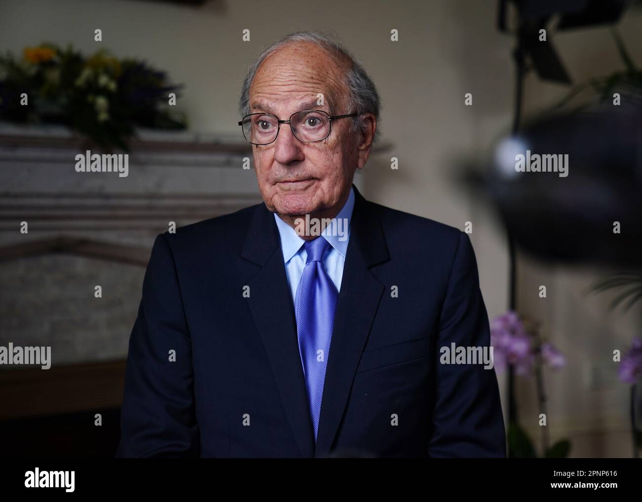 George mitchell 1998 hi-res stock photography and images - Alamy