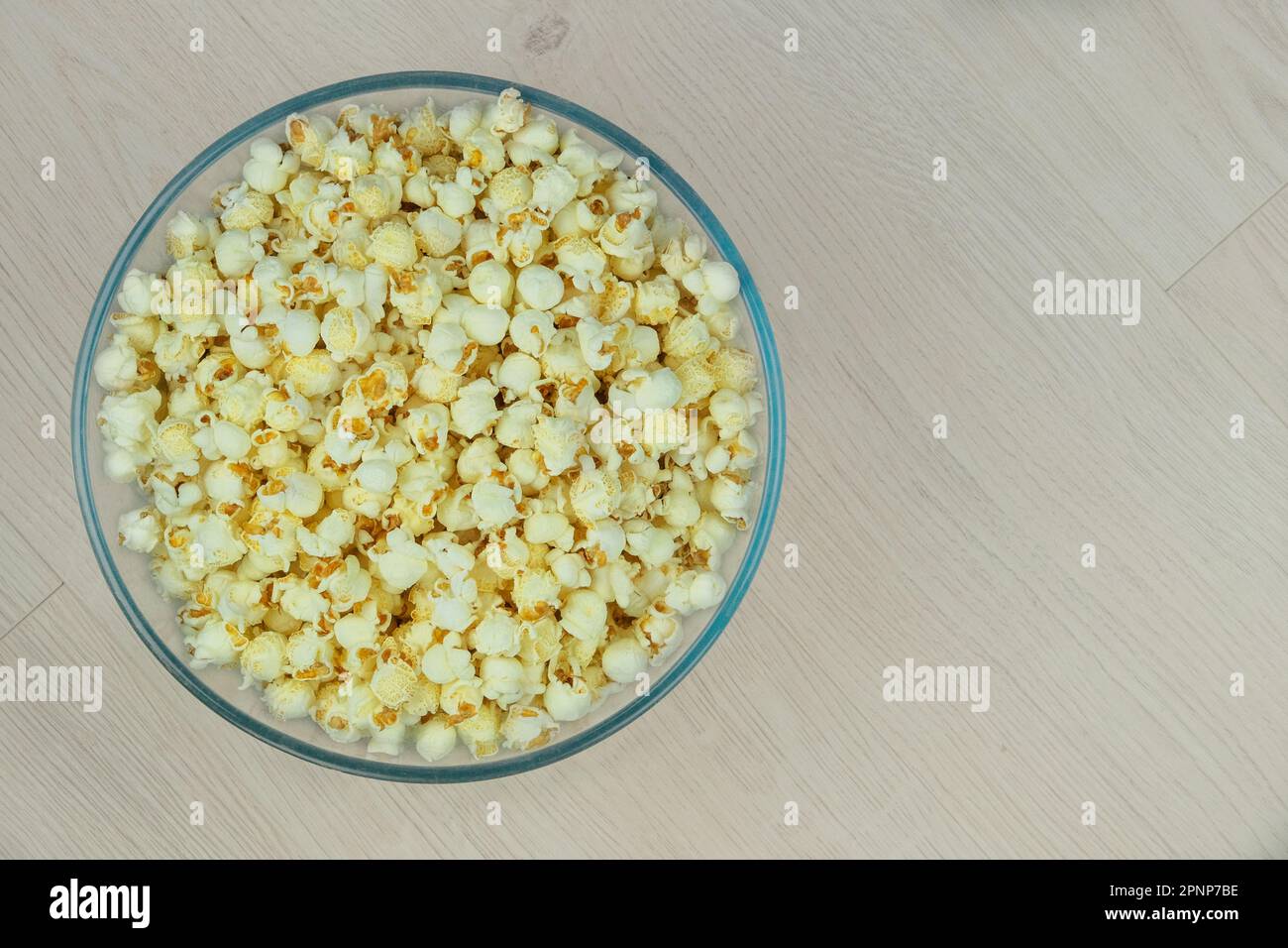Popcorn large bowl on a wooden background. Fast food for cinema. Top ...