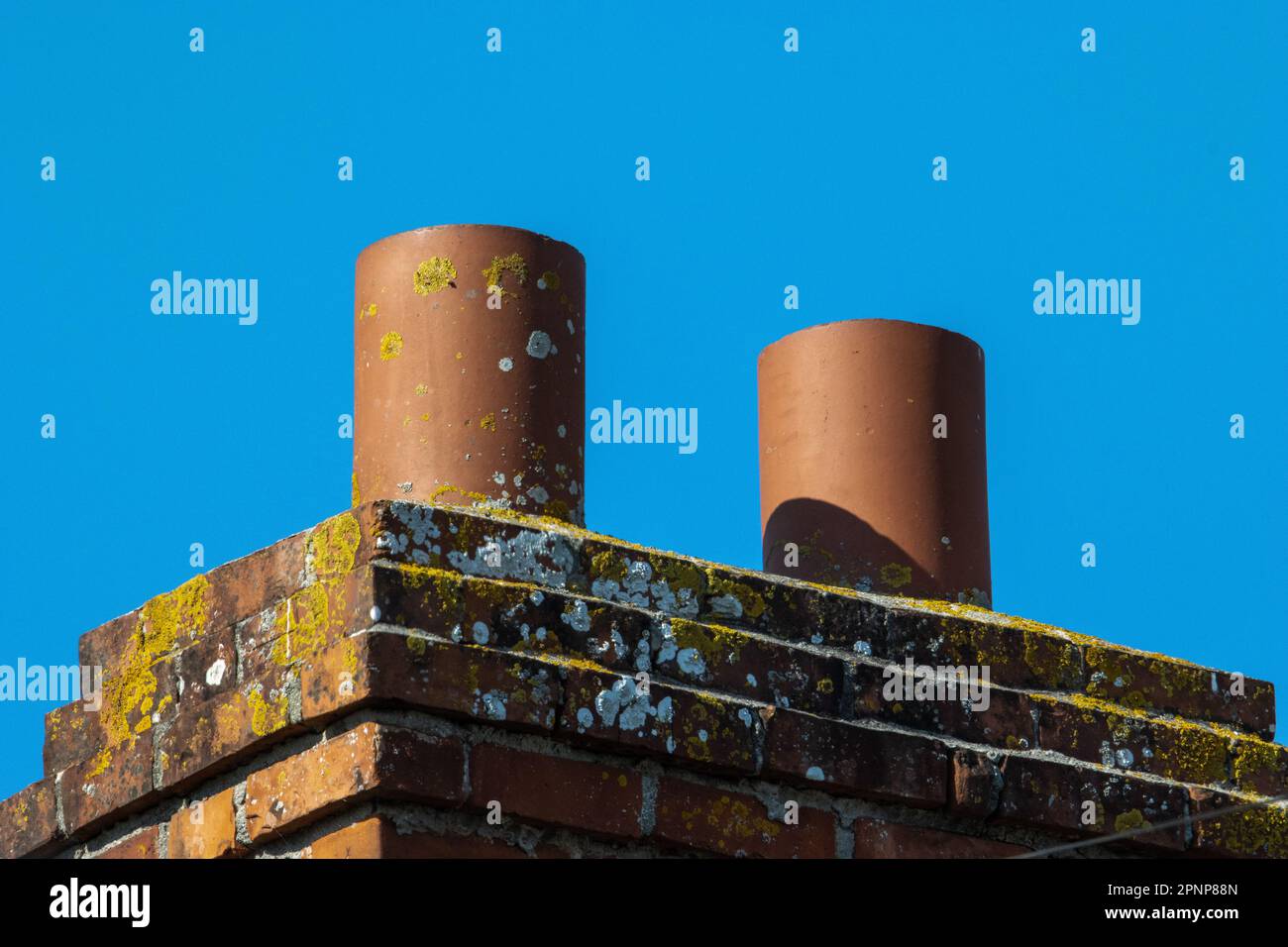 English style chimney pots hi-res stock photography and images - Alamy