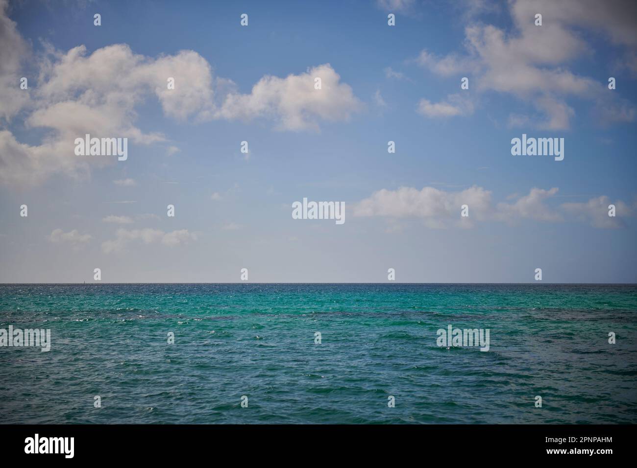 Minimalist sea hi-res stock photography and images - Alamy