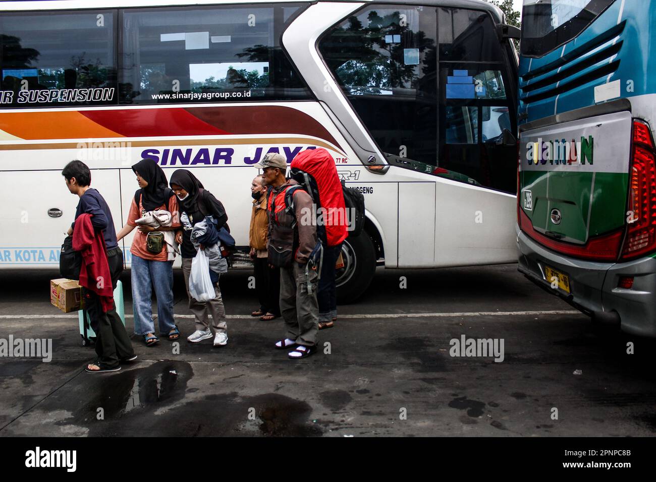 Bandung, West Java, Indonesia. 20th Apr, 2023. People wait for the ...