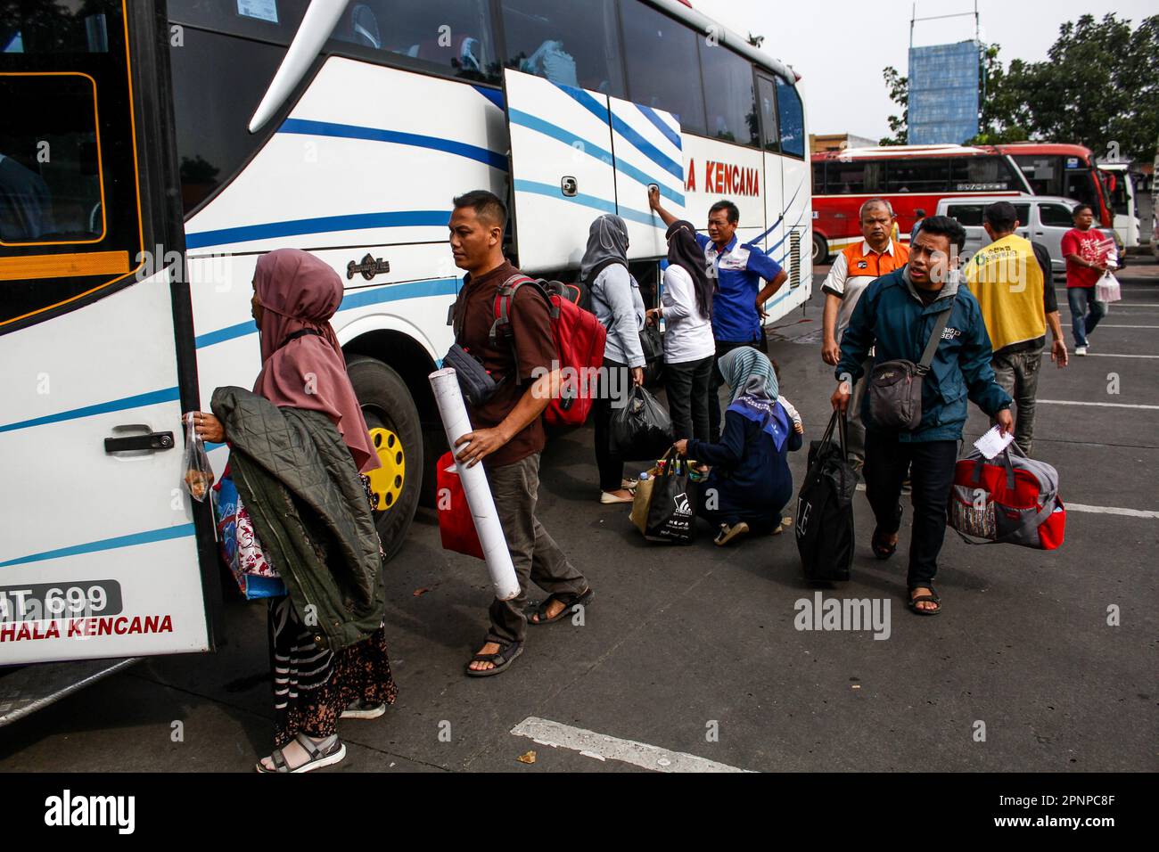 Bandung, West Java, Indonesia. 20th Apr, 2023. People wait for the ...
