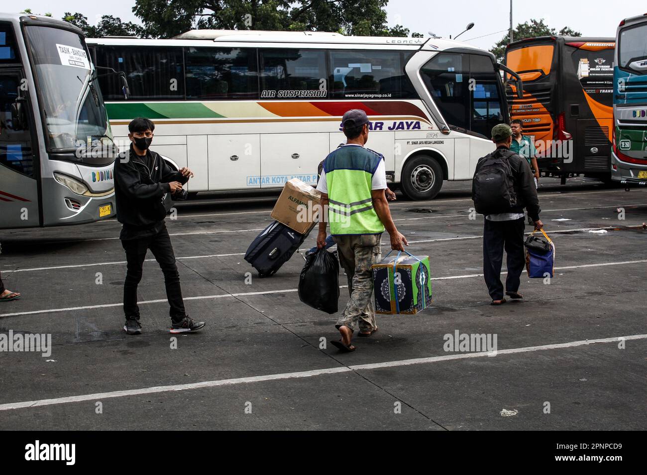 Bandung, West Java, Indonesia. 20th Apr, 2023. People wait for the ...
