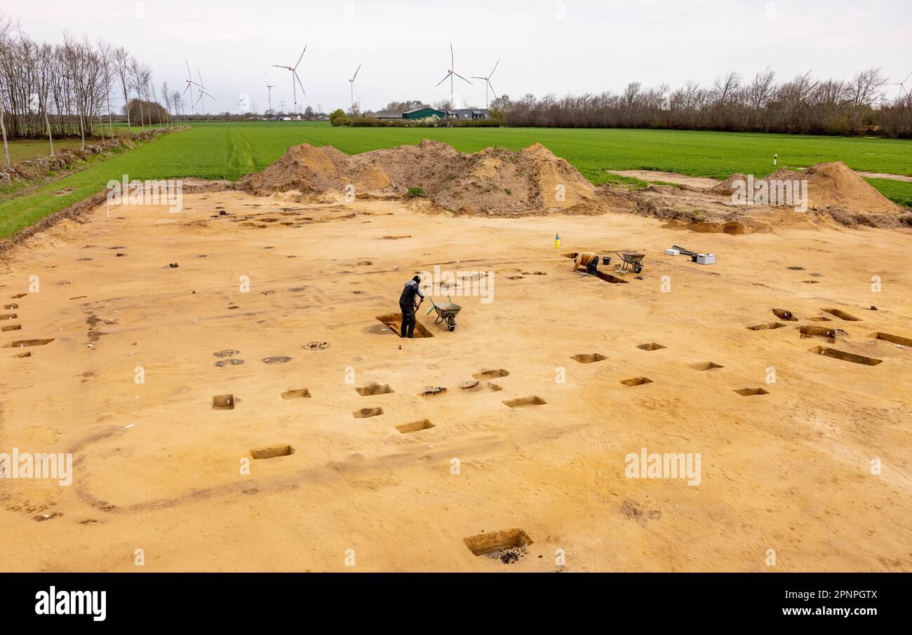 Bollingstedt, Germany. 20th Apr, 2023. Archaeologists dig in a field ...