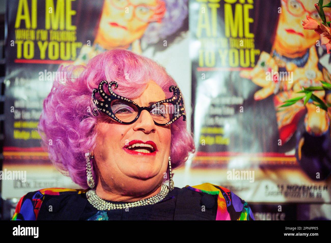 Dame edna glasses hi-res stock photography and images - Alamy