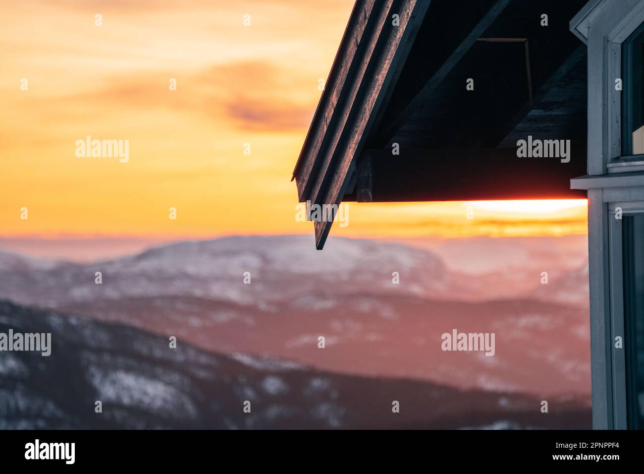 A beautiful side view of a serene house with a glorious mountain ...