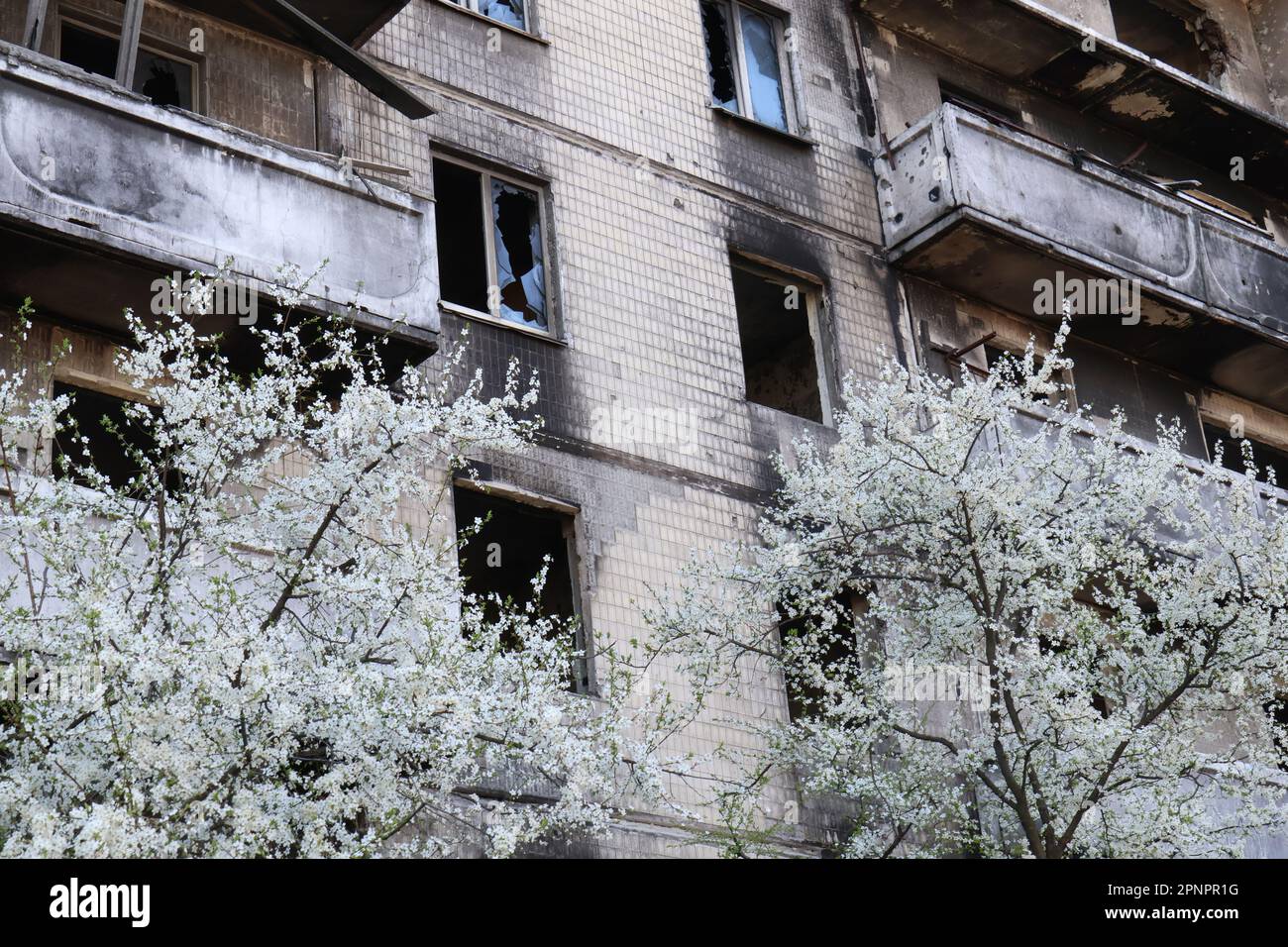 IRPIN, UKRAINE - APRIL 19, 2023 - A residential high rise destroyed in ...