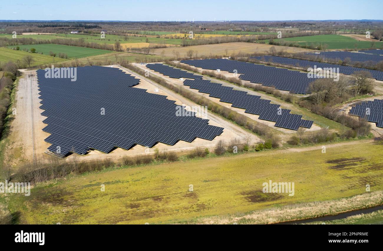 Wasbek, Germany. 19th Apr, 2023. A new solar plant stands next to ...